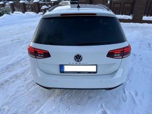 White Volkswagen Passat 2022 in Kaunas, with an engine capacity of 1.50 L and mileage of 96 thousand km for 19300 €, photo 2 on AUTOMOTO.COM.LV