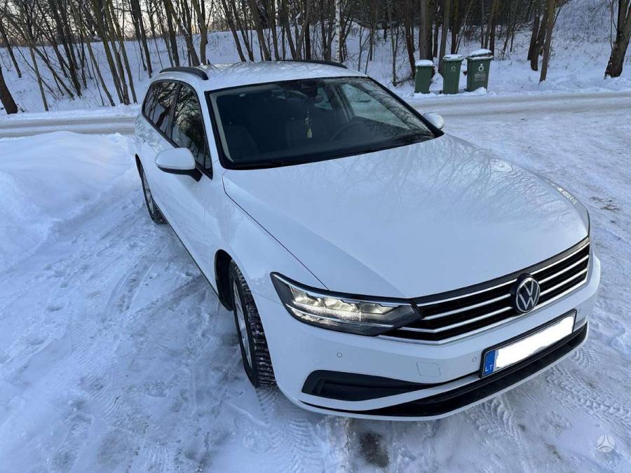 White Volkswagen Passat 2022 in Kaunas, with an engine capacity of 1.50 L and mileage of 96 thousand km for 19300 €, photo 5 on AUTOMOTO.COM.LV