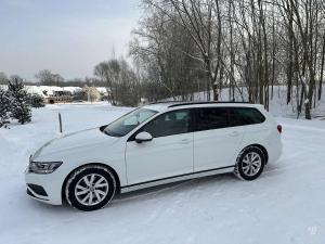 White Volkswagen Passat 2022 in Kaunas, with an engine capacity of 1.50 L and mileage of 96 thousand km for 19300 €, photo 8 on AUTOMOTO.COM.LV
