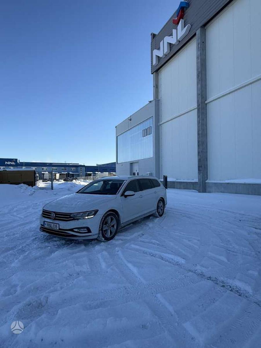 White Volkswagen Passat 2022 in Kaunas, with an engine capacity of 1.50 L and mileage of 250 thousand km for 30000 €, photo 3 on AUTOMOTO.COM.LV