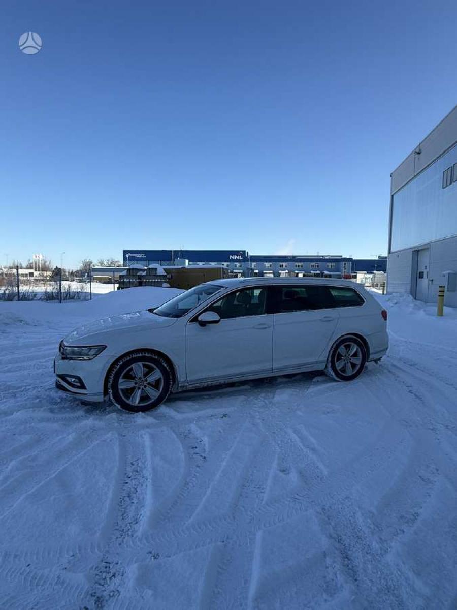 White Volkswagen Passat 2022 in Kaunas, with an engine capacity of 1.50 L and mileage of 250 thousand km for 30000 €, photo 4 on AUTOMOTO.COM.LV