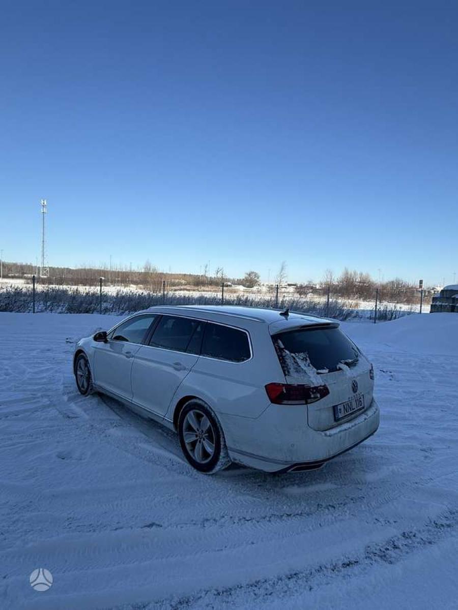 White Volkswagen Passat 2022 in Kaunas, with an engine capacity of 1.50 L and mileage of 250 thousand km for 30000 €, photo 5 on AUTOMOTO.COM.LV