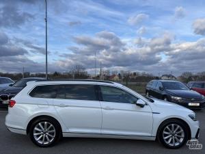 White Volkswagen Passat 2022 in Vilnius, with an engine capacity of 1.40 L and mileage of 156 thousand km for 15500 €, photo 6 on AUTOMOTO.COM.LV