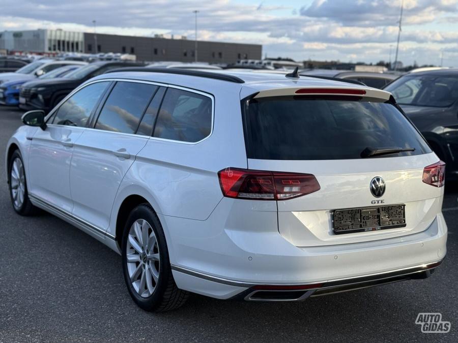 White Volkswagen Passat 2022 in Vilnius, with an engine capacity of 1.40 L and mileage of 156 thousand km for 15500 €, photo 12 on AUTOMOTO.COM.LV