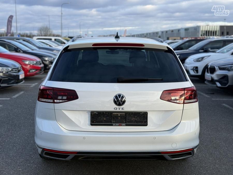 White Volkswagen Passat 2022 in Vilnius, with an engine capacity of 1.40 L and mileage of 156 thousand km for 15500 €, photo 14 on AUTOMOTO.COM.LV