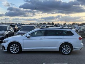 White Volkswagen Passat 2022 in Vilnius, with an engine capacity of 1.40 L and mileage of 156 thousand km for 15500 €, photo 15 on AUTOMOTO.COM.LV
