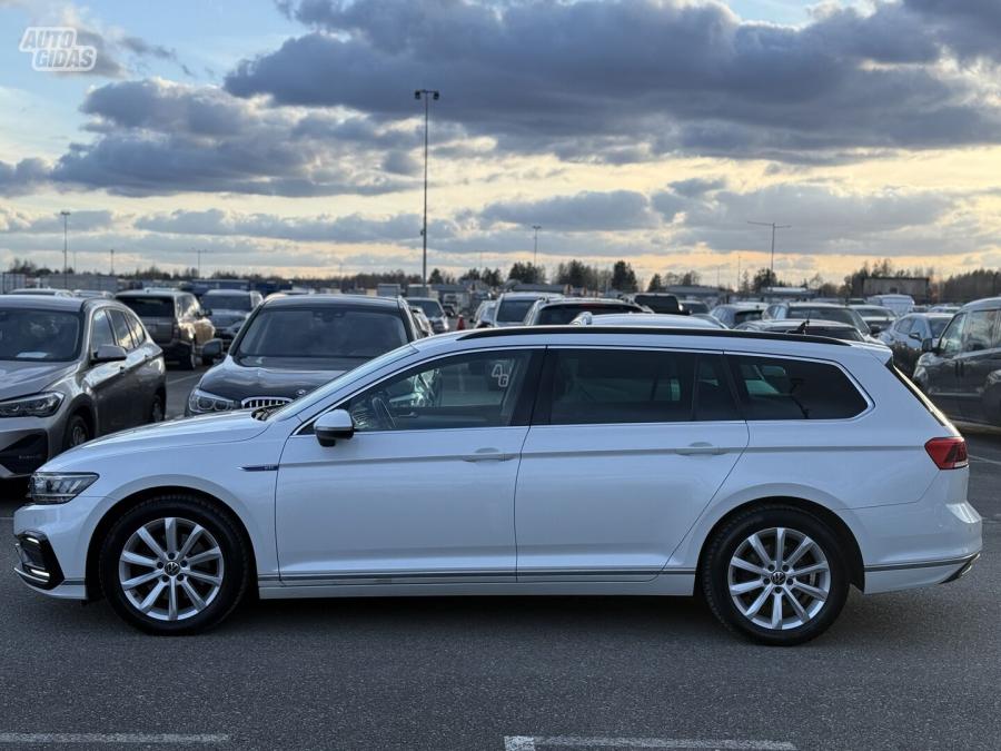 White Volkswagen Passat 2022 in Vilnius, with an engine capacity of 1.40 L and mileage of 156 thousand km for 15500 €, photo 15 on AUTOMOTO.COM.LV