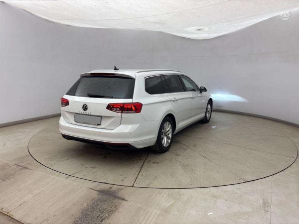 White Volkswagen Passat 2022 in Vilnius, with an engine capacity of 1.50 L and mileage of 188 thousand km for 16460 €, photo 2 on AUTOMOTO.COM.LV