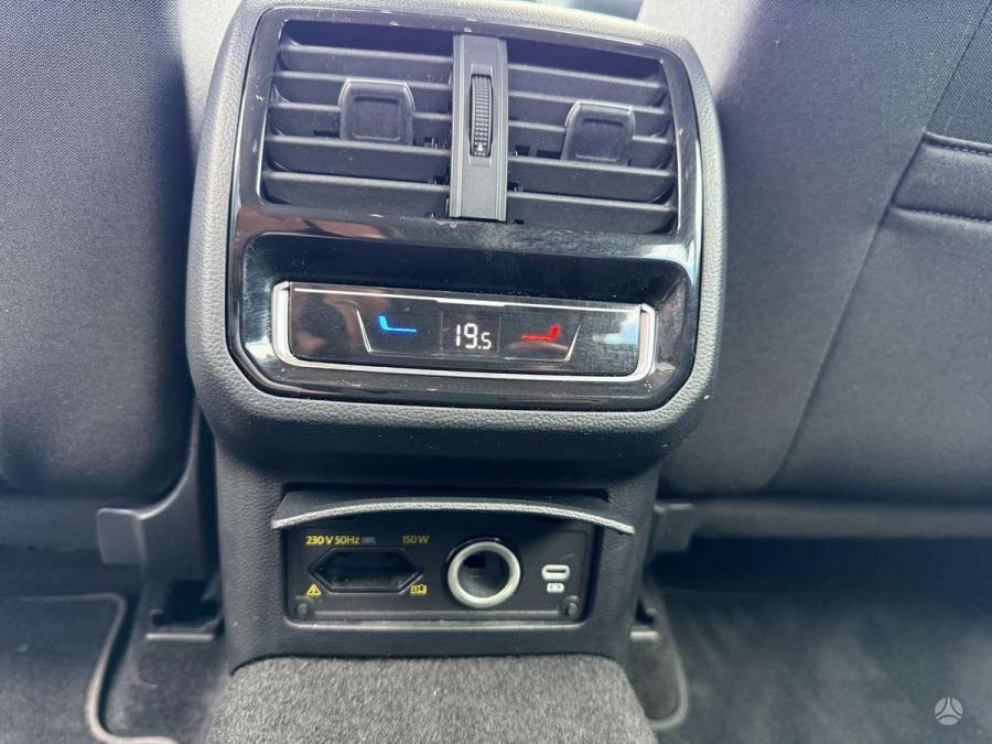 White Volkswagen Passat 2022 in Vilnius, with an engine capacity of 1.40 L and mileage of 222 thousand km for 14999 €, photo 24 on AUTOMOTO.COM.LV