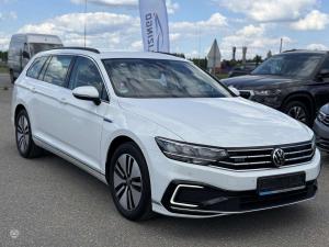 White Volkswagen Passat 2022 in Vilnius, with an engine capacity of 1.40 L and mileage of 222 thousand km for 14999 €, photo 8 on AUTOMOTO.COM.LV