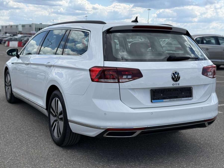 White Volkswagen Passat 2022 in Vilnius, with an engine capacity of 1.40 L and mileage of 222 thousand km for 14999 €, photo 14 on AUTOMOTO.COM.LV