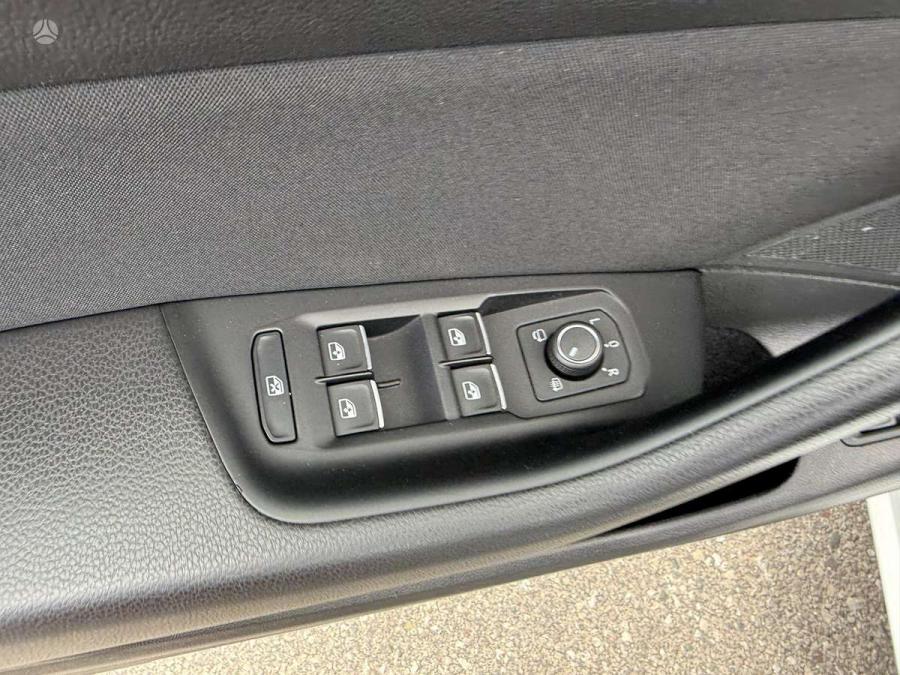 White Volkswagen Passat 2022 in Vilnius, with an engine capacity of 1.40 L and mileage of 222 thousand km for 14999 €, photo 22 on AUTOMOTO.COM.LV