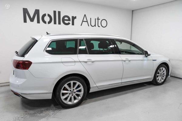 White Volkswagen Passat 2022 in Vilnius, with an engine capacity of 1.40 L and mileage of 85 thousand km for 23500 €, photo 4 on AUTOMOTO.COM.LV