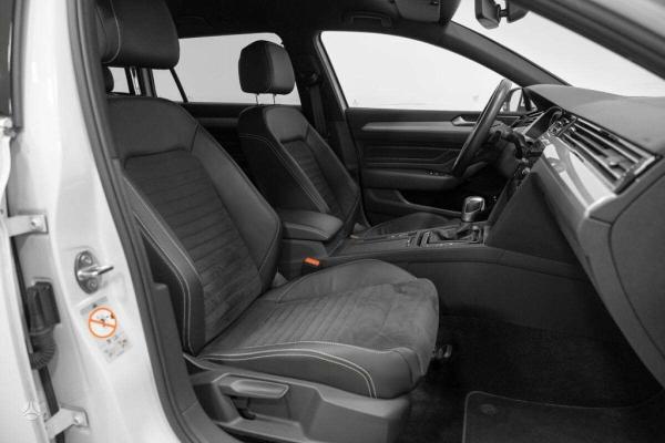 White Volkswagen Passat 2022 in Vilnius, with an engine capacity of 1.40 L and mileage of 85 thousand km for 23500 €, photo 7 on AUTOMOTO.COM.LV