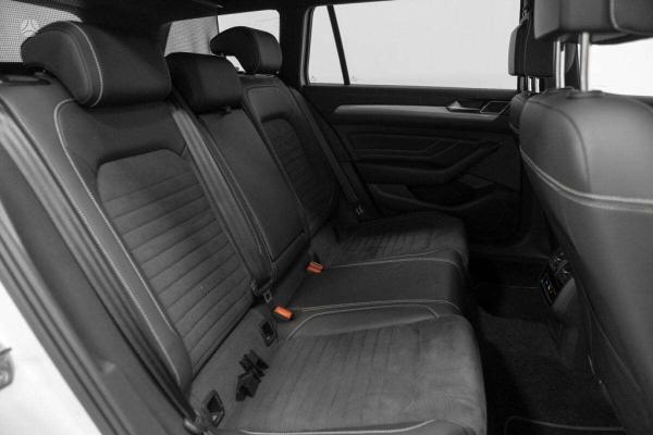 White Volkswagen Passat 2022 in Vilnius, with an engine capacity of 1.40 L and mileage of 85 thousand km for 23500 €, photo 8 on AUTOMOTO.COM.LV