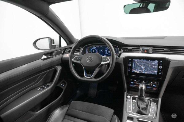 White Volkswagen Passat 2022 in Vilnius, with an engine capacity of 1.40 L and mileage of 85 thousand km for 23500 €, photo 10 on AUTOMOTO.COM.LV