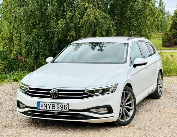 White Volkswagen Passat 2022 in Siauliai, with an engine capacity of 1.97 L and mileage of 238 thousand km for 12500 €, photo 1 on AUTOMOTO.COM.LV