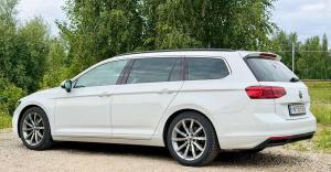 Balts Volkswagen Passat 2022 Šauļi, ar dzinēja tilpumu 1.97 L un nobraukumu 238 tūkst. km par 12500 €, foto 4 vietnē AUTOMOTO.COM.LV