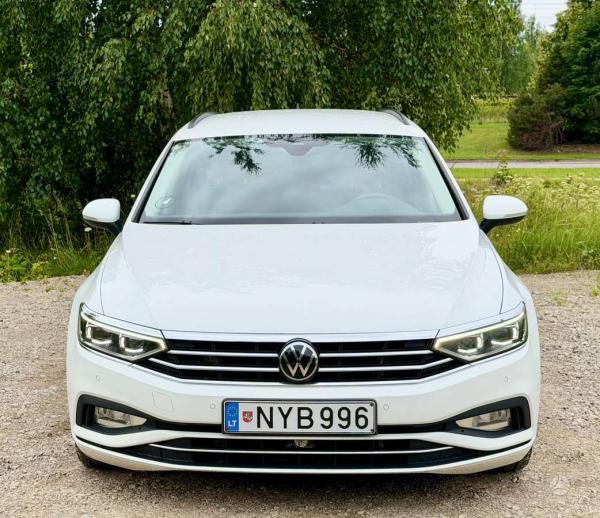 White Volkswagen Passat 2022 in Siauliai, with an engine capacity of 1.97 L and mileage of 238 thousand km for 12500 €, photo 5 on AUTOMOTO.COM.LV