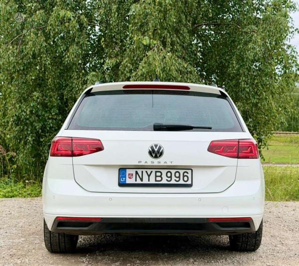 White Volkswagen Passat 2022 in Siauliai, with an engine capacity of 1.97 L and mileage of 238 thousand km for 12500 €, photo 6 on AUTOMOTO.COM.LV