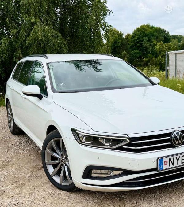 White Volkswagen Passat 2022 in Siauliai, with an engine capacity of 1.97 L and mileage of 238 thousand km for 12500 €, photo 7 on AUTOMOTO.COM.LV