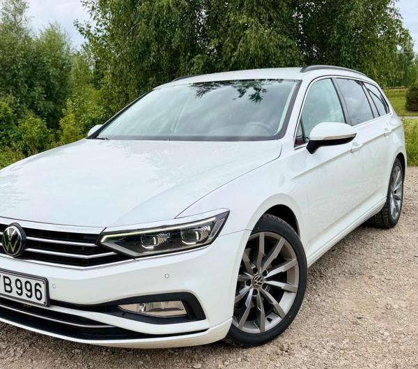 White Volkswagen Passat 2022 in Siauliai, with an engine capacity of 1.97 L and mileage of 238 thousand km for 12500 €, photo 8 on AUTOMOTO.COM.LV