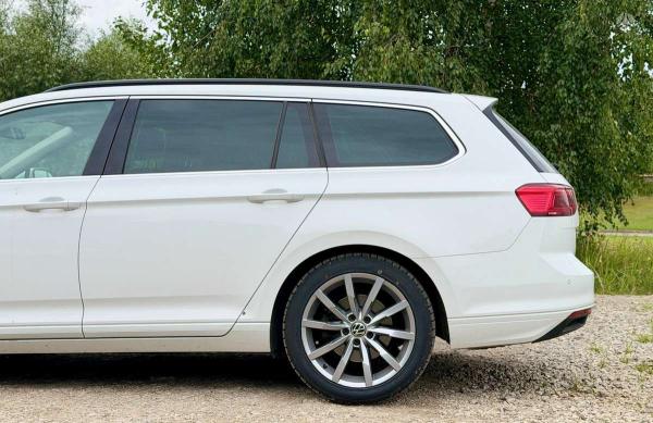 White Volkswagen Passat 2022 in Siauliai, with an engine capacity of 1.97 L and mileage of 238 thousand km for 12500 €, photo 10 on AUTOMOTO.COM.LV