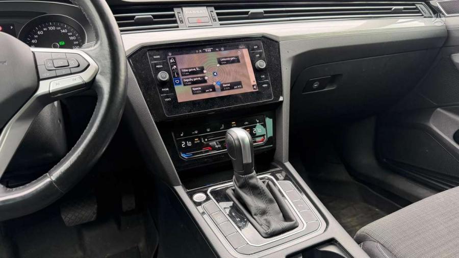 Balts Volkswagen Passat 2022 Šauļi, ar dzinēja tilpumu 1.97 L un nobraukumu 238 tūkst. km par 12500 €, foto 25 vietnē AUTOMOTO.COM.LV