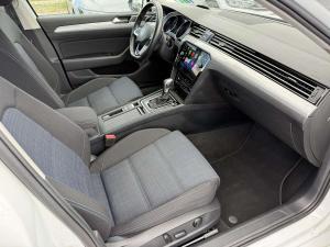 White Volkswagen Passat 2022 in Vilnius, with an engine capacity of 1.40 L and mileage of 200 thousand km for 14799 €, photo 15 on AUTOMOTO.COM.LV