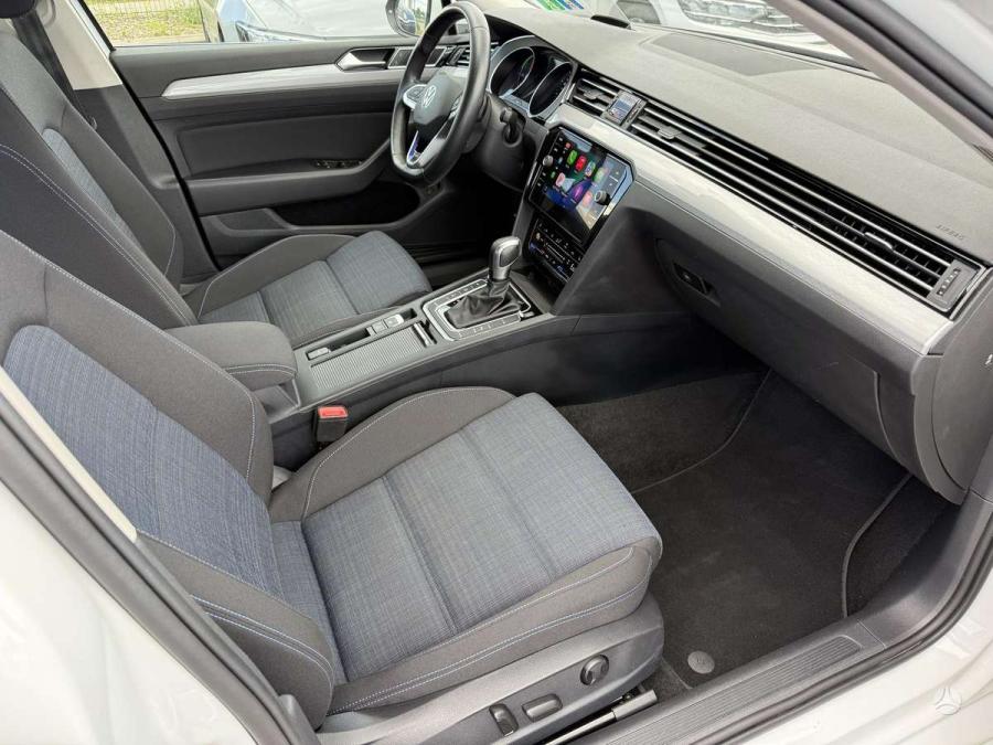 White Volkswagen Passat 2022 in Vilnius, with an engine capacity of 1.40 L and mileage of 200 thousand km for 14799 €, photo 15 on AUTOMOTO.COM.LV