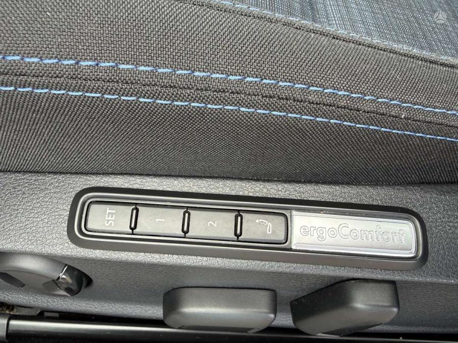 White Volkswagen Passat 2022 in Vilnius, with an engine capacity of 1.40 L and mileage of 200 thousand km for 14799 €, photo 19 on AUTOMOTO.COM.LV