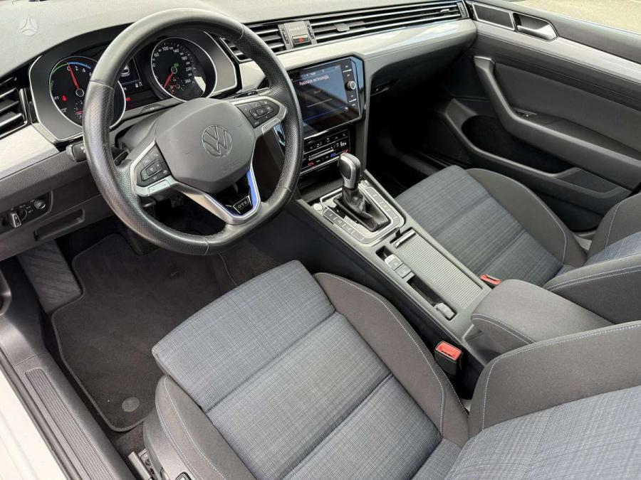 White Volkswagen Passat 2022 in Vilnius, with an engine capacity of 1.40 L and mileage of 200 thousand km for 14799 €, photo 20 on AUTOMOTO.COM.LV