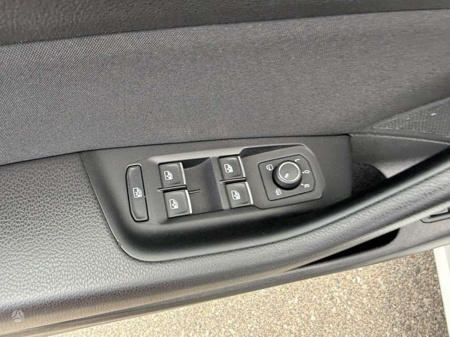 White Volkswagen Passat 2022 in Vilnius, with an engine capacity of 1.40 L and mileage of 200 thousand km for 14799 €, photo 21 on AUTOMOTO.COM.LV