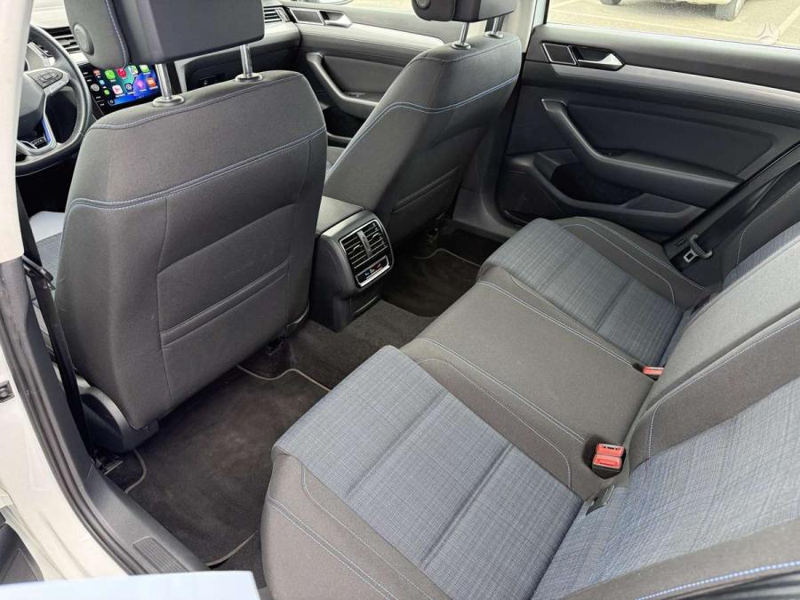 White Volkswagen Passat 2022 in Vilnius, with an engine capacity of 1.40 L and mileage of 200 thousand km for 14799 €, photo 25 on AUTOMOTO.COM.LV