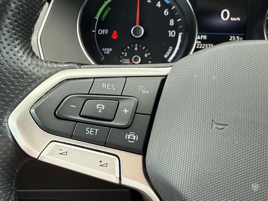 White Volkswagen Passat 2022 in Vilnius, with an engine capacity of 1.40 L and mileage of 200 thousand km for 14799 €, photo 34 on AUTOMOTO.COM.LV