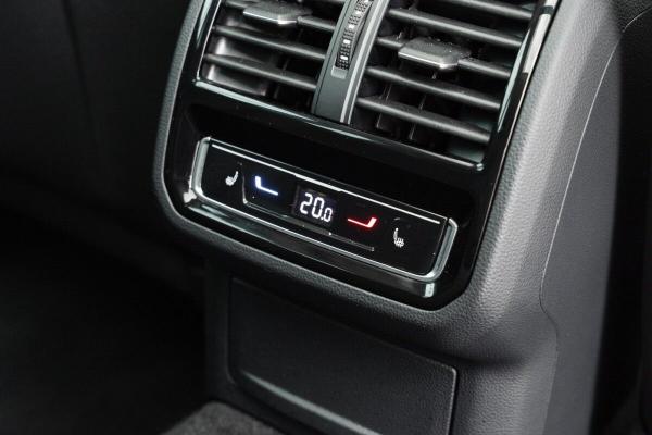 Balts Volkswagen Passat 2022 Rīga, ar dzinēja tilpumu 2.00 L un nobraukumu 146 tūkst. km par 20950 €, foto 8 vietnē AUTOMOTO.COM.LV