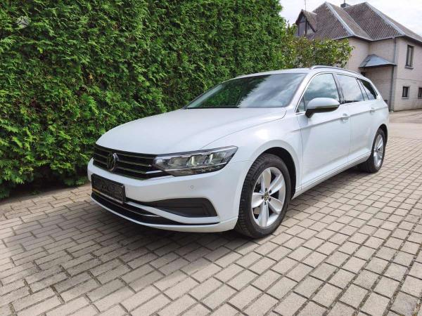 Volkswagen Passat 2022 in Vilnius on AUTOMOTO.COM.LV White Volkswagen Passat 2022 in Vilnius, with an engine capacity of 1.50 L and mileage of 89 thousand km for 19239 €, photo 1 on AUTOMOTO.COM.LV