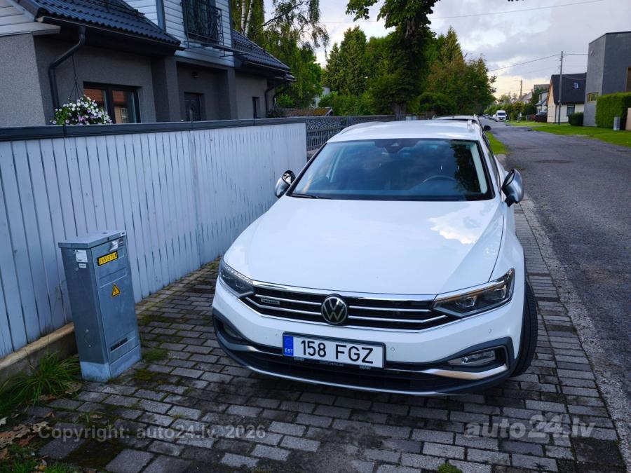 White Volkswagen Passat 2022 in Parnu, with an engine capacity of 2.00 L and mileage of 170 thousand km for 22000 €, photo 4 on AUTOMOTO.COM.LV