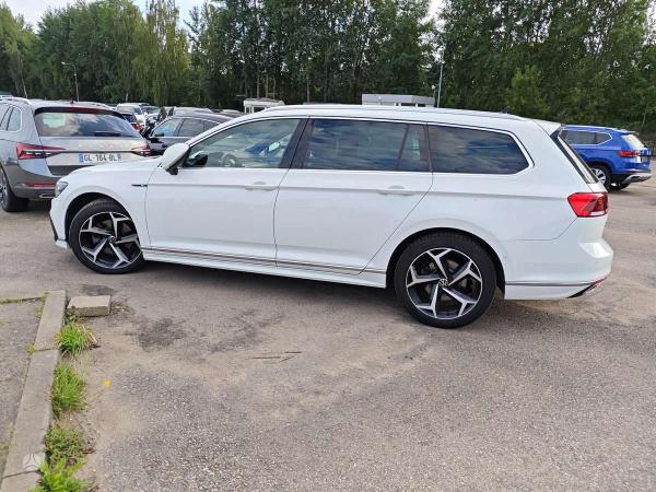 Volkswagen Passat 2022 Kauņa vietnē Balts Volkswagen Passat 2022 Kauņa, ar dzinēja tilpumu 1.97 L un nobraukumu 300 tūkst. km par 13999 €, foto 8 vietnē AUTOMOTO.COM.LV