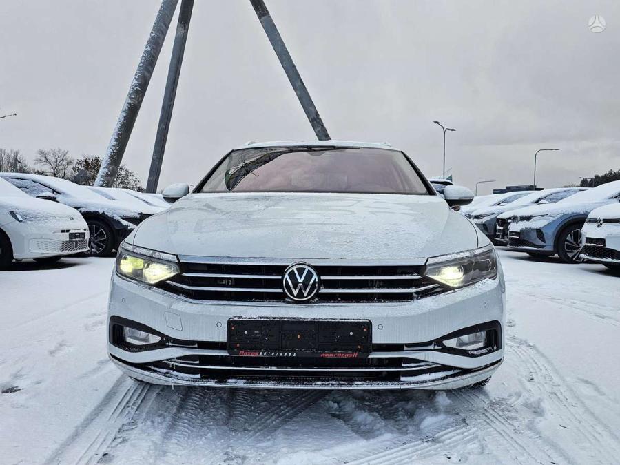 White Volkswagen Passat 2023 in Vilnius, with an engine capacity of 1.97 L and mileage of 209 thousand km for 19000 €, photo 3 on AUTOMOTO.COM.LV