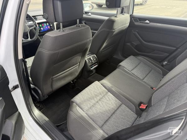 White Volkswagen Passat 2023 in Vilnius, with an engine capacity of 2.00 L and mileage of 219 thousand km for 14999 €, photo 9 on AUTOMOTO.COM.LV