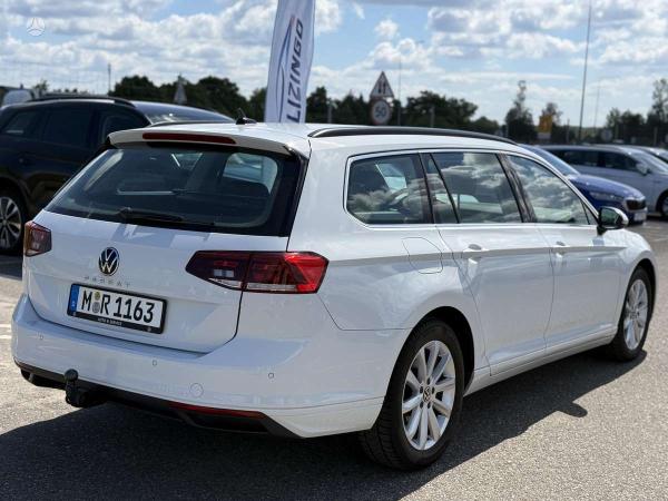 White Volkswagen Passat 2023 in Vilnius, with an engine capacity of 1.97 L and mileage of 219 thousand km for 14999 €, photo 3 on AUTOMOTO.COM.LV