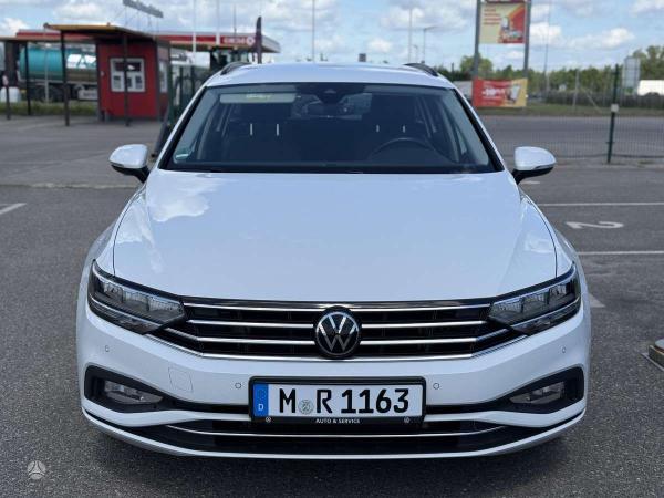 White Volkswagen Passat 2023 in Vilnius, with an engine capacity of 1.97 L and mileage of 219 thousand km for 14999 €, photo 4 on AUTOMOTO.COM.LV