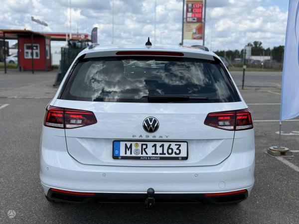 White Volkswagen Passat 2023 in Vilnius, with an engine capacity of 1.97 L and mileage of 219 thousand km for 14999 €, photo 10 on AUTOMOTO.COM.LV