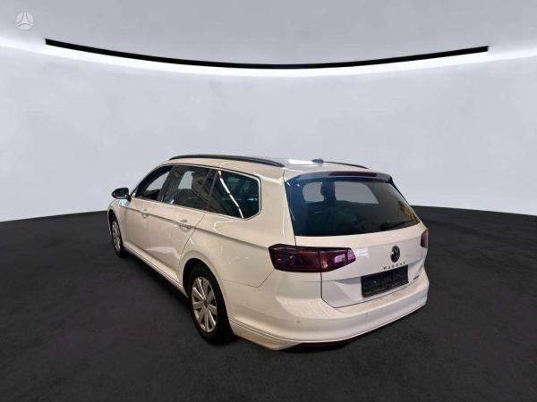 White Volkswagen Passat 2023 in Vilnius, with an engine capacity of 1.97 L and mileage of 179 thousand km for 17500 €, photo 4 on AUTOMOTO.COM.LV