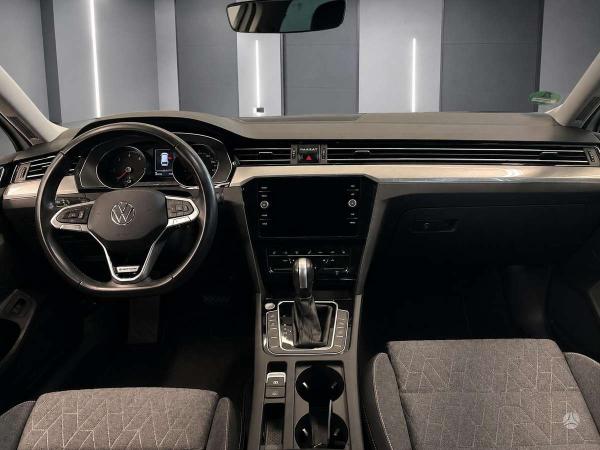 White Volkswagen Passat 2023 in Vilnius, with an engine capacity of 1.97 L and mileage of 179 thousand km for 17500 €, photo 6 on AUTOMOTO.COM.LV