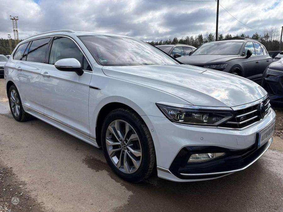 White Volkswagen Passat 2023 in Vilnius, with an engine capacity of 1.97 L and mileage of 200 thousand km for 17700 €, photo 3 on AUTOMOTO.COM.LV