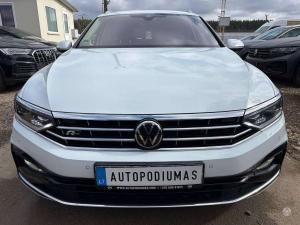 White Volkswagen Passat 2023 in Vilnius, with an engine capacity of 1.97 L and mileage of 200 thousand km for 17700 €, photo 4 on AUTOMOTO.COM.LV