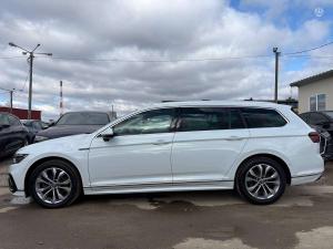 White Volkswagen Passat 2023 in Vilnius, with an engine capacity of 1.97 L and mileage of 200 thousand km for 17700 €, photo 6 on AUTOMOTO.COM.LV
