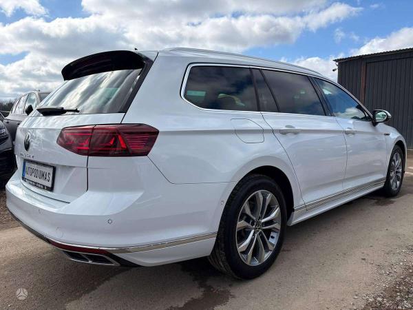 White Volkswagen Passat 2023 in Vilnius, with an engine capacity of 1.97 L and mileage of 200 thousand km for 17700 €, photo 6 on AUTOMOTO.COM.LV